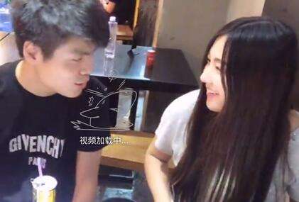 小苍mm和gogoing开直播吃龙虾 全程花式虐狗_特玩网LOL英雄联盟专区