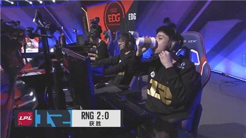 EDG磨合期不敌全华班 UZI疯狂输出毫不留情_特玩网